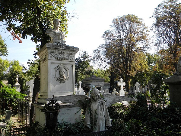 Museums Night: Bellu Cemetery attracts largest number of sleepless ...