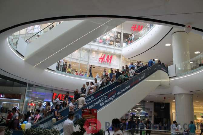 Romanians flock to attend Bucharest's biggest mall opening in five ...