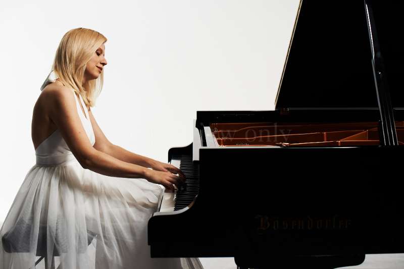“YouTube pianist” Valentina Lisitsa plays in Romania for the first time ...