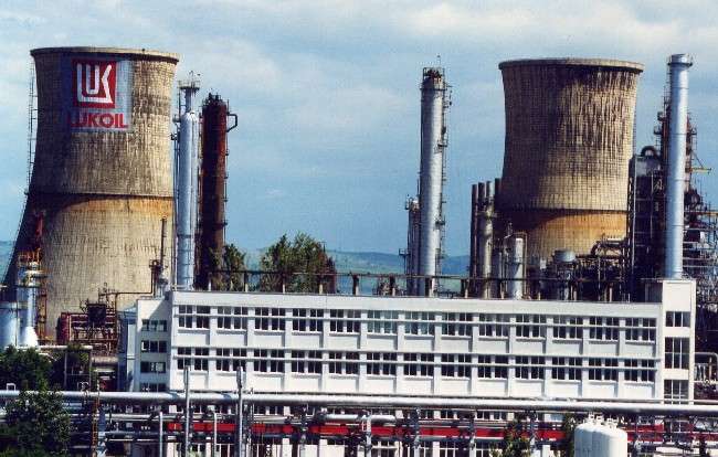 Lukoil considers selling Romanian refinery | Romania Insider