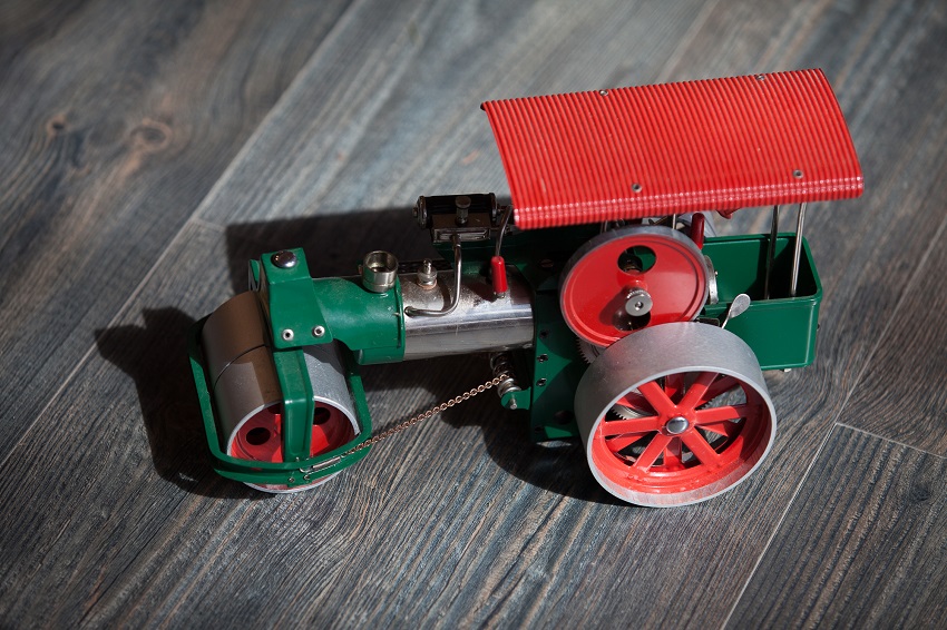 100-year-old toys on display at Dino Parc in Romania | Romania Insider