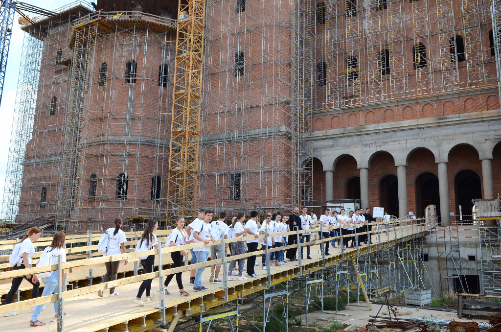First religious ceremony at People’s Salvation Cathedral in Bucharest ...