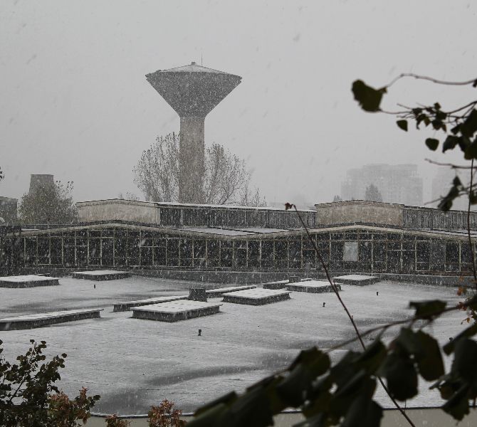Winter slowly sets in: Romanian capital Bucharest sees first snow of ...