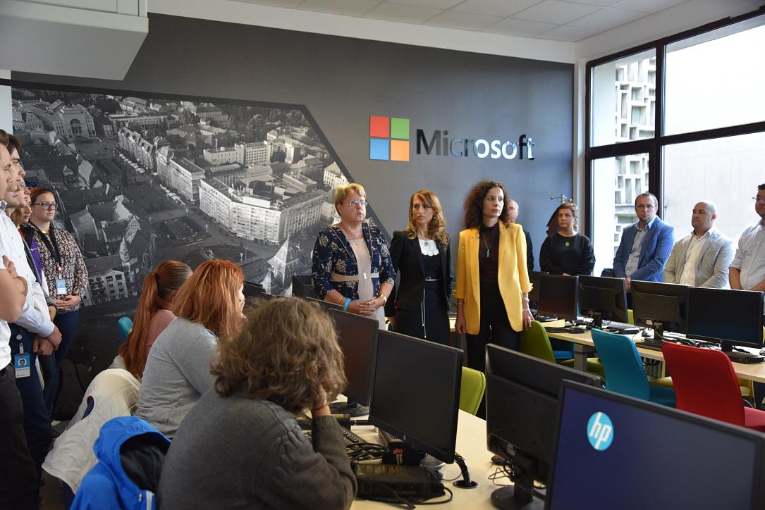 Microsoft opens cloud lab at university in Western Romania city ...