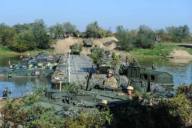 Thousands of Romanian and American soldiers take part in ample military ...