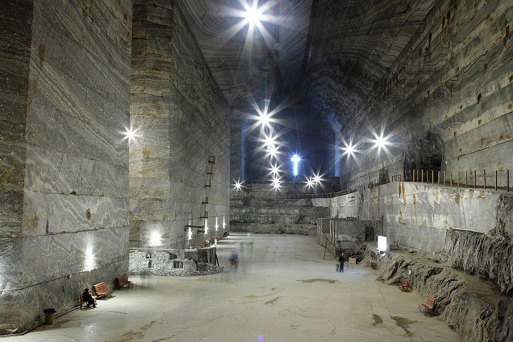 Bus with Israeli tourists crashes in Romania's Slanic salt mine ...