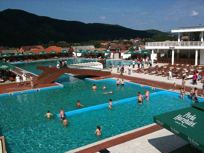 Romania's largest saltwater swimming pool opens with EUR 1.5 mln ...